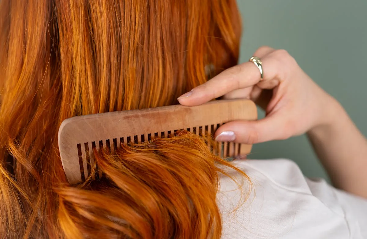 Peut-on vraiment démêler ses cheveux secs sans provoquer de casse